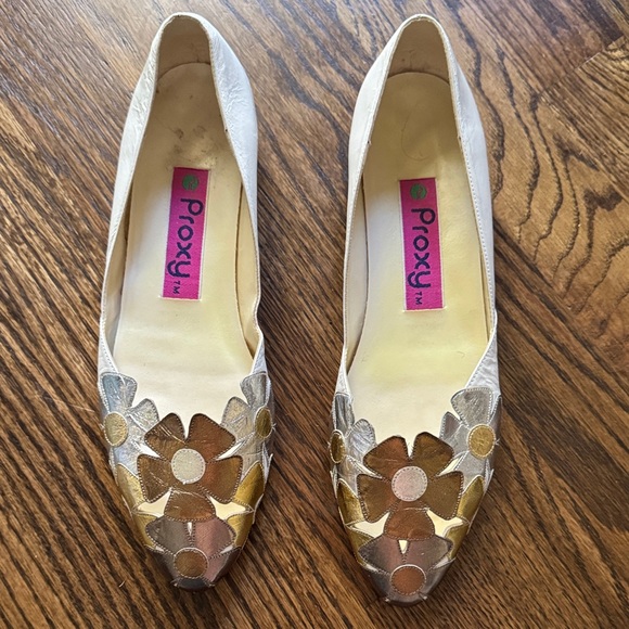 Vintage | Shoes | Vintage Proxy White Floral Flats With Gold And Silver ...